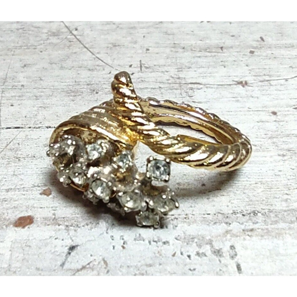 VANDERBILT | Jewelry | Vintage Vanderbilt Gold Tone Cornucopia ...